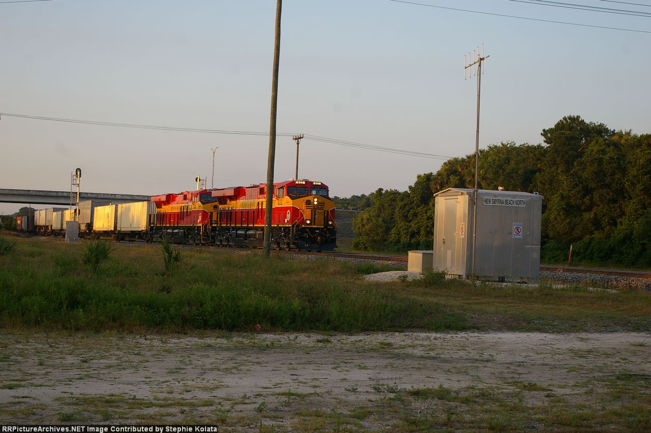 FEC 822 APROACHING NORTH NSB SIGNAL